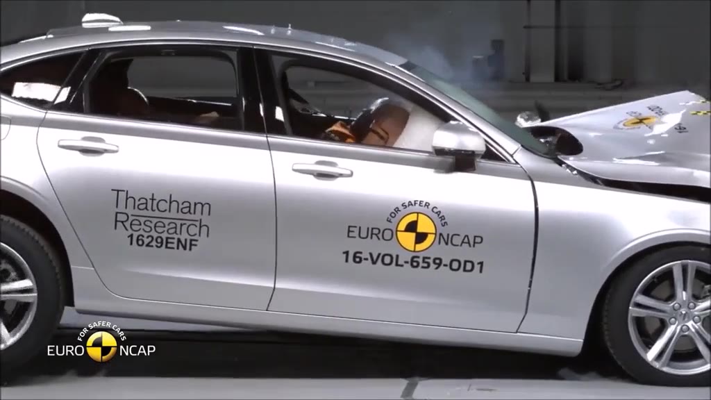 沃尔沃S90碰撞测试,看完才知道安全性有多高!