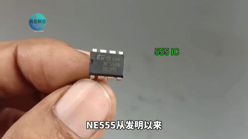 实在没想到,4个元件的NE555振荡器,就能让两个灯条交替闪烁