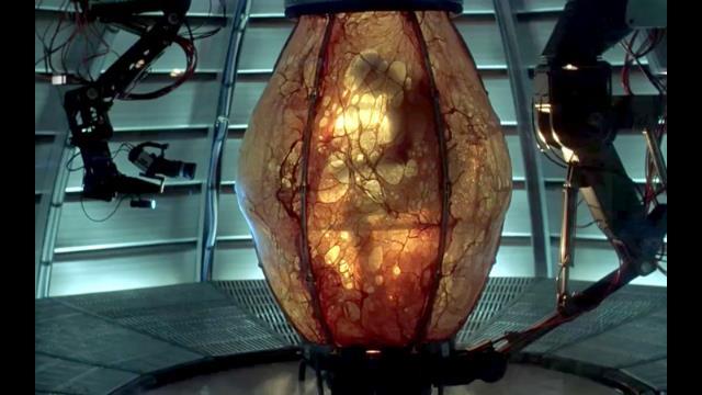 警方用杀人狂的DNA复制了一个克隆人,想要通过心灵感应破案