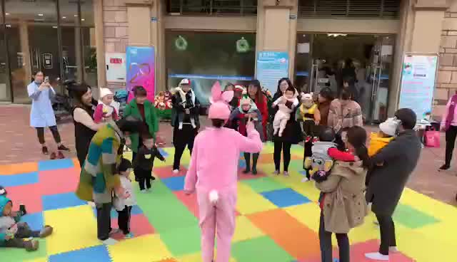 来一场属于我们宝贝和小动物《森林舞会》吧!