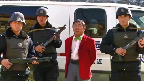 农民代表:侄子被特警押回家,三叔看到当场发飙,犯啥法了