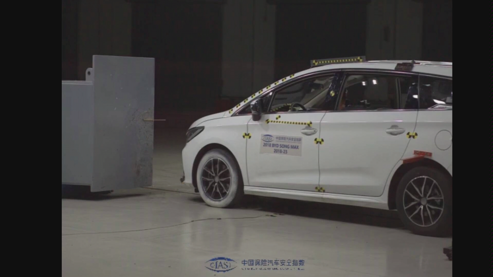 ...BYD 宋MAX 2018款 1.5TI 自动智联豪华型 6座正面25%偏置碰撞测试