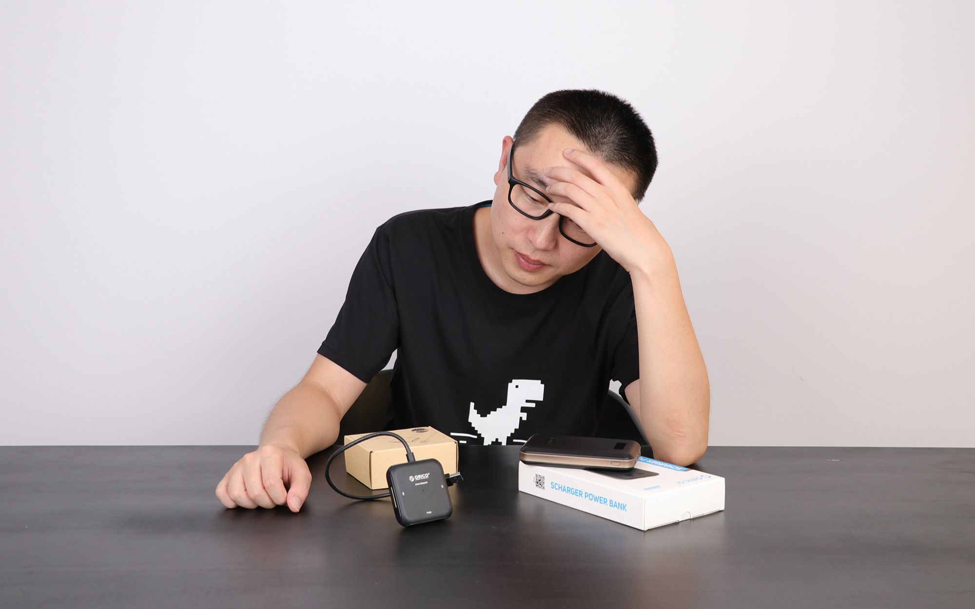 《找东西》高速读卡器和能给笔记本充电的充电宝