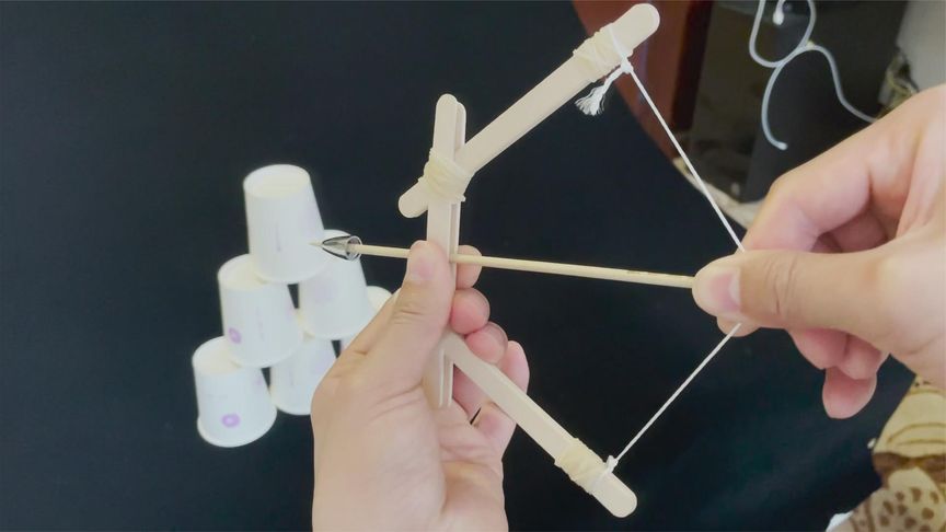 如何用雪糕棒做一把弓箭