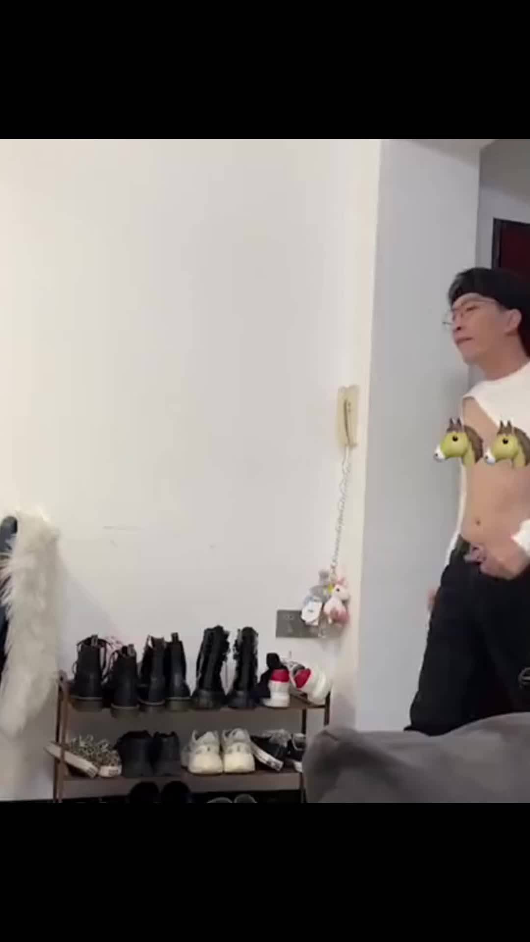 男生不能理解女朋友这没几块布的衣服怎么穿出门?