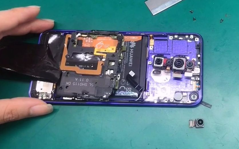 华为新款nova7拆解,同是5G手机内部做工和Mate系列差距不是一点
