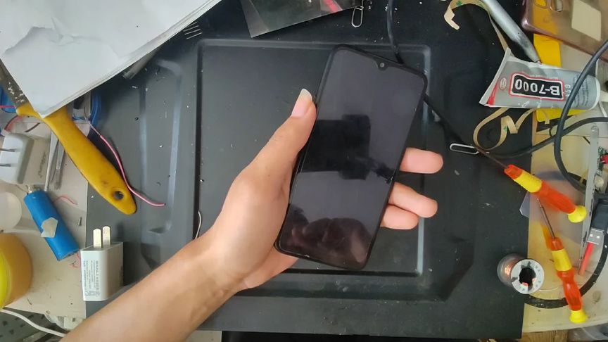 红米7手机插卡没信号,原因竟是一根线引起的