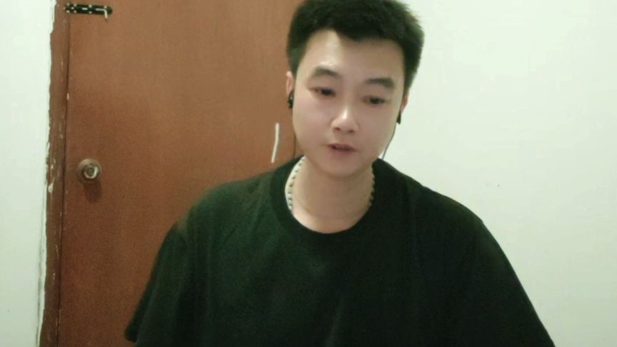 从来不敢仔细看你,只怕就此迷失自己