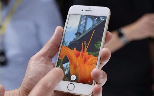 为什么有人的iPhone壁纸能动?原来是这样设置的