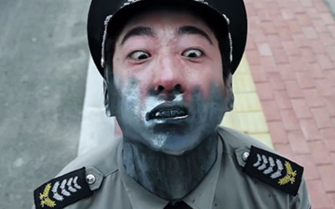 保安巡逻遇到歹徒,意外被注射神秘药剂,身体发生可怕变异!