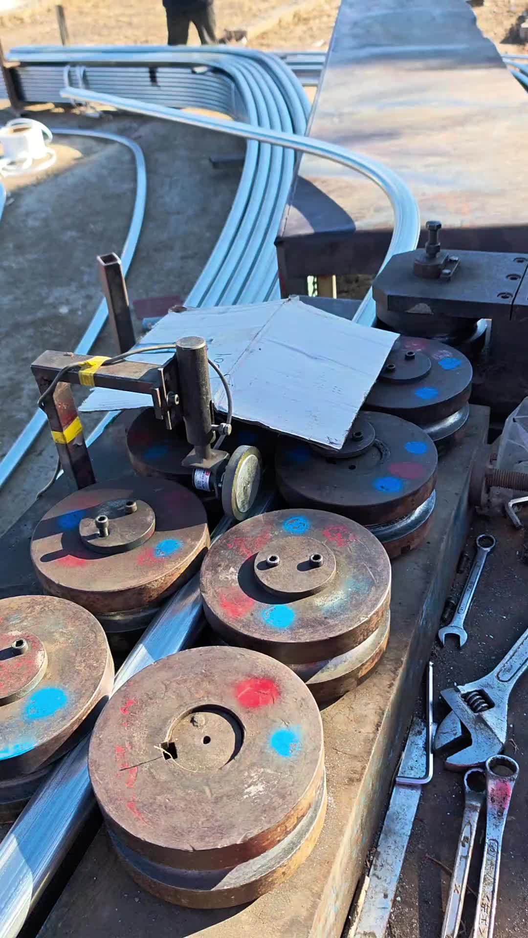 9.5米宽肩并肩连体棚钢架折弯,30*60椭圆管钢架#大棚 #大棚搭建 #...