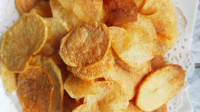 想吃薯片不用去超市，教你在家制作嘎嘎脆的美食，做法简单好吃