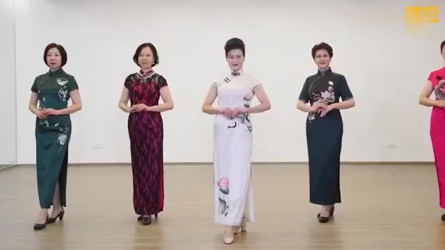 中老年旗袍模特走秀基础动作教学12点站位造型180度上步转身