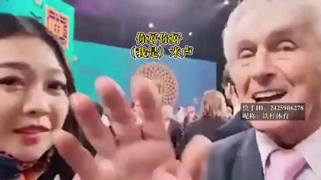 4月1日,卡塔尔世界杯官方邀请了全球32位球迷参加抽签仪式,惟聪是.