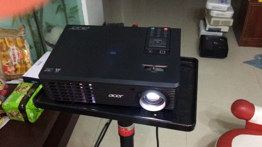 9成新白天直投宏基D101E投影仪投影机,白天正常使用