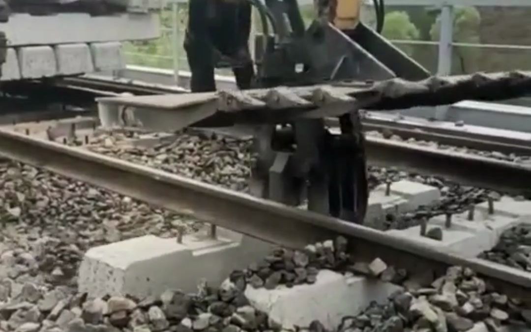 水泥轨枕更换设备铁路维修枕木取枕木