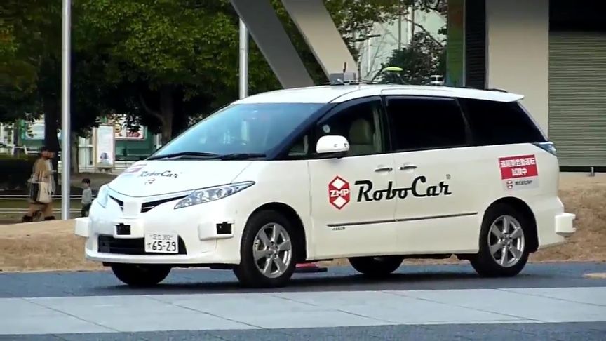 实拍日本丰田的无人驾驶汽车,技术相当先进,真的不错