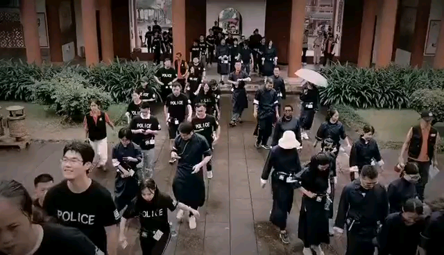 团建,即团队建设,主要是通过自我管理的小