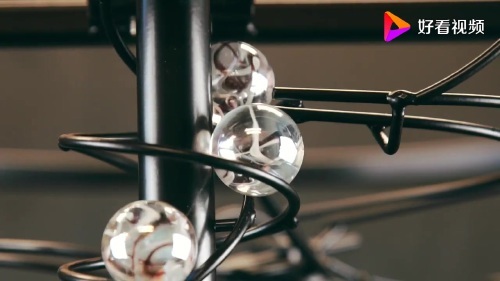 这种机械结构设计的真是很有意思,可以螺旋上升,循环往复运动!