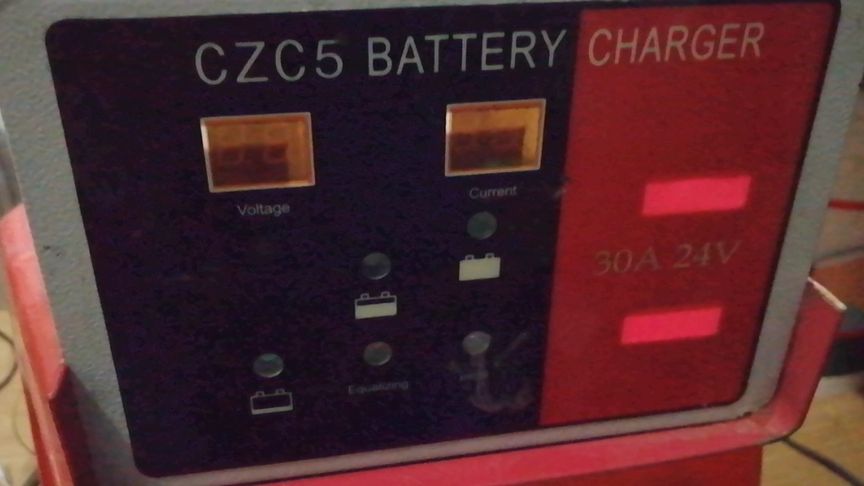 叉车充电器、电动叉车充电器CZC5 24V30A充电器维修好试机过程