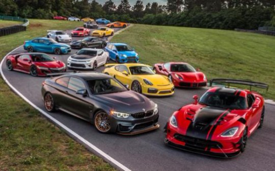 《Revheadz》这是一款超逼真的跑车&赛车引擎声模拟器!