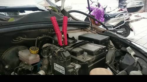 电动车电瓶竟能给小汽车搭电?实测结果太意外!