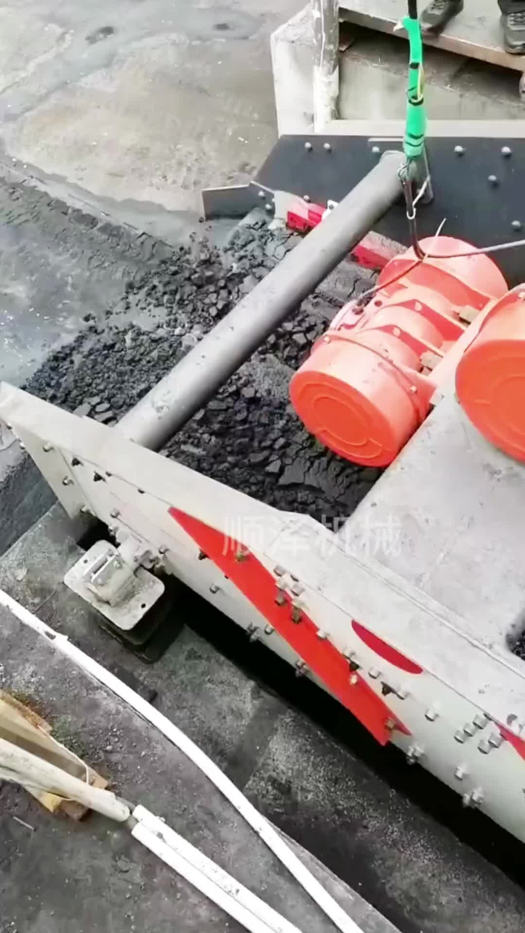 #脱水筛#脱泥筛#尾矿脱水筛 脱水筛采用双电机自同步技术,通过胶带联...