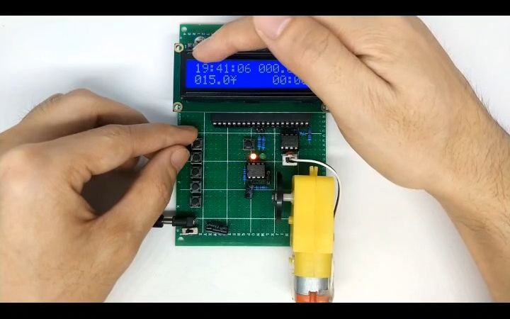 【09A】基于51单片机出租车计价器(薇X:xcdzsj)