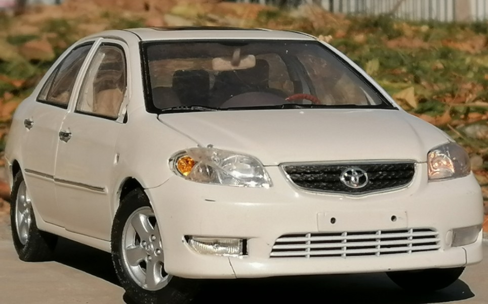 ...突出的原厂丰田汽车模型—佳迪1/18一汽丰田一代威驰前期型(白色款)