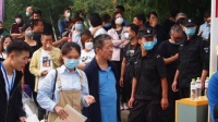 果然视频|“进校门就放心了”大学新生报到, 听送学生的家长咋说