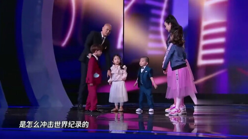 我的记录只有我能破!8岁男孩再次刷新吉尼斯纪录,全场欢呼!