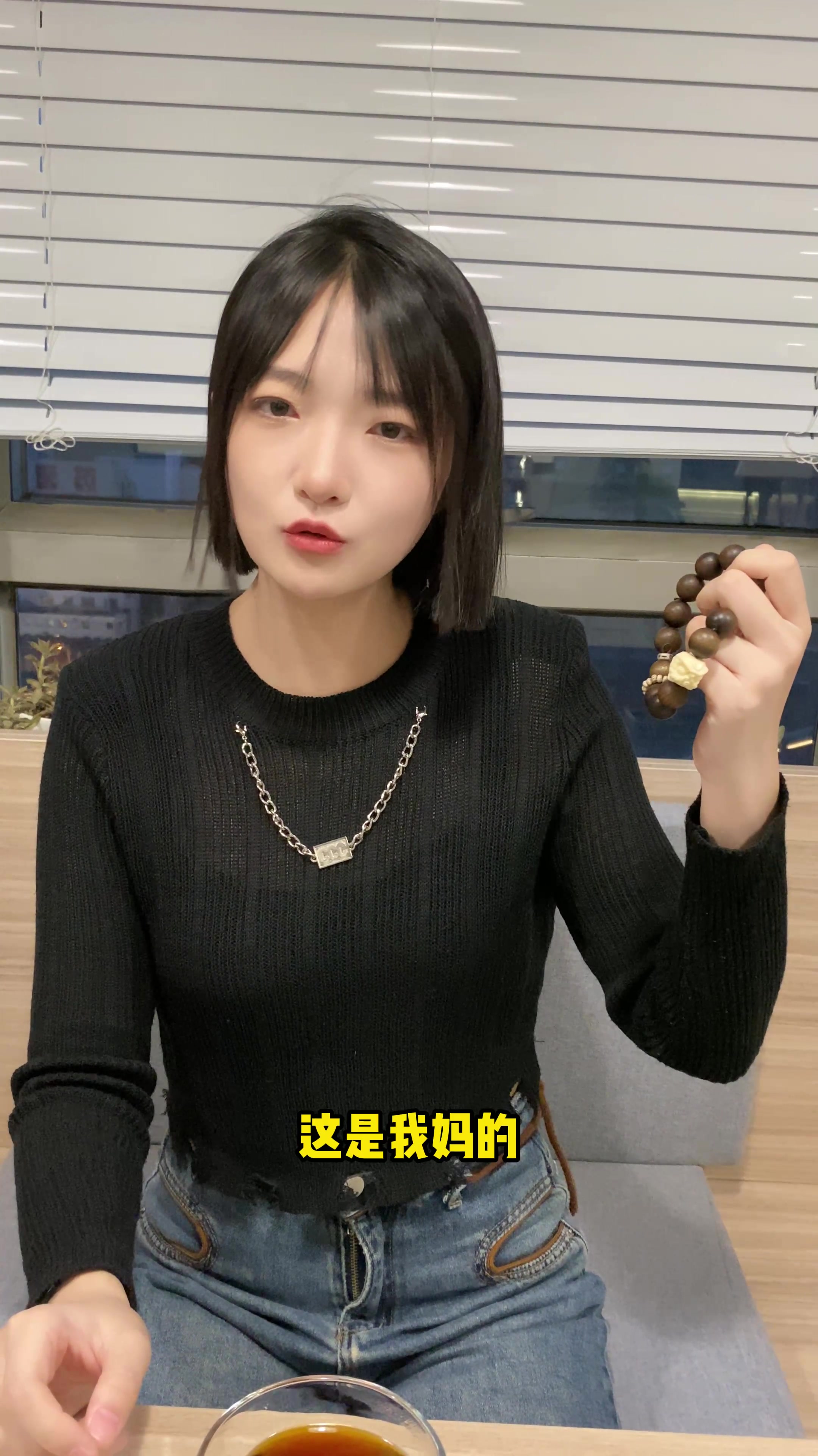 梅姨不是说她单身么 到底咋回事啊#万万没想到 #意想不到的结局 #剧情