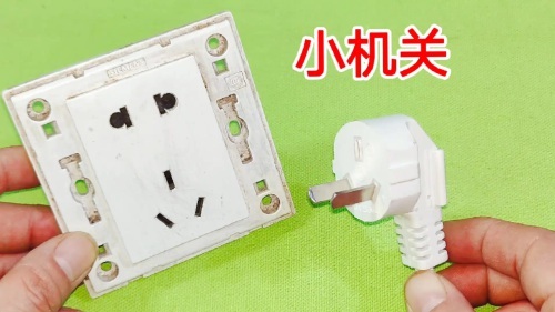 插座竟藏终极秘密,关键时刻能救你一命!