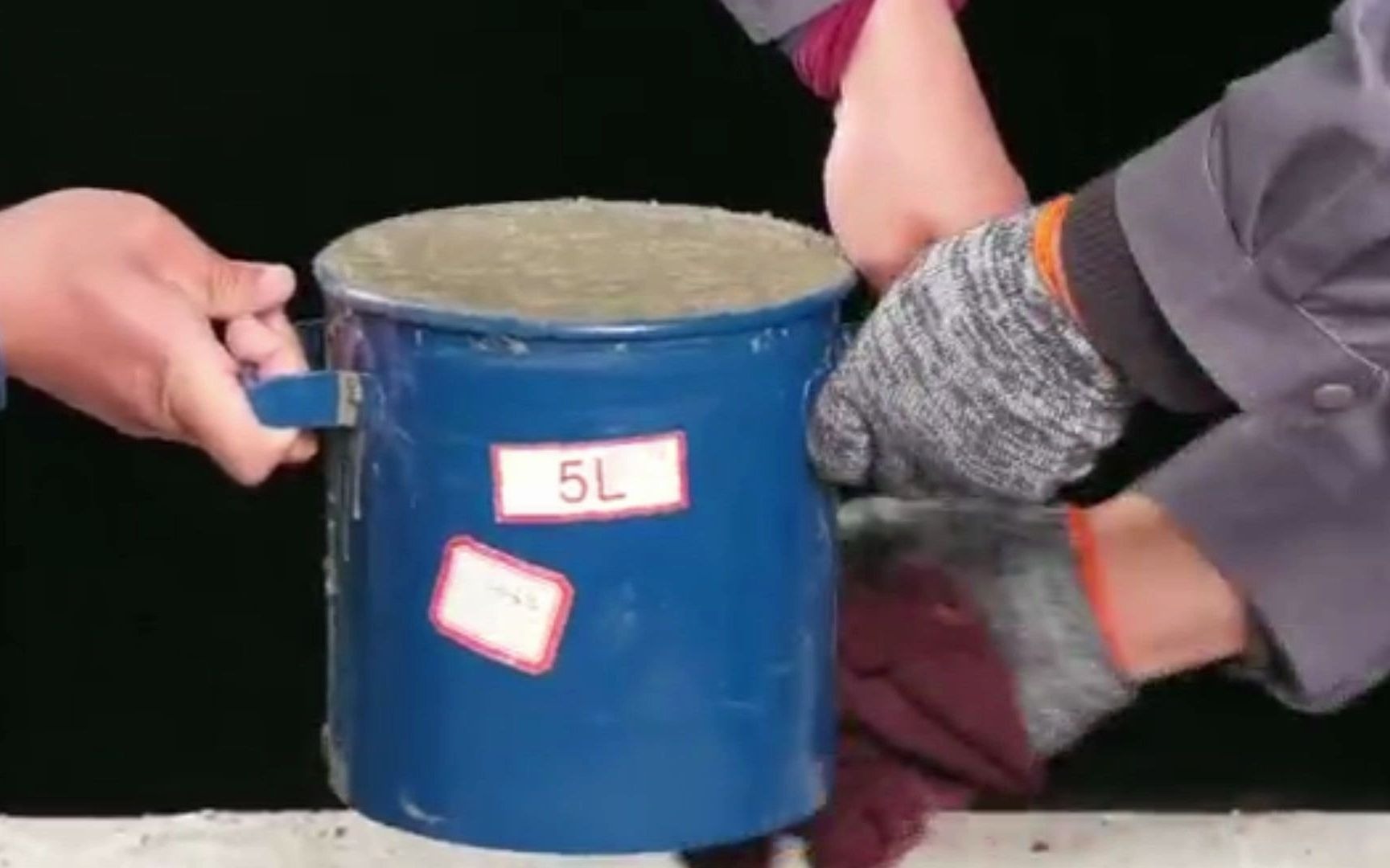 水泥混凝土拌合物体积密度试验检测——振动台密实法