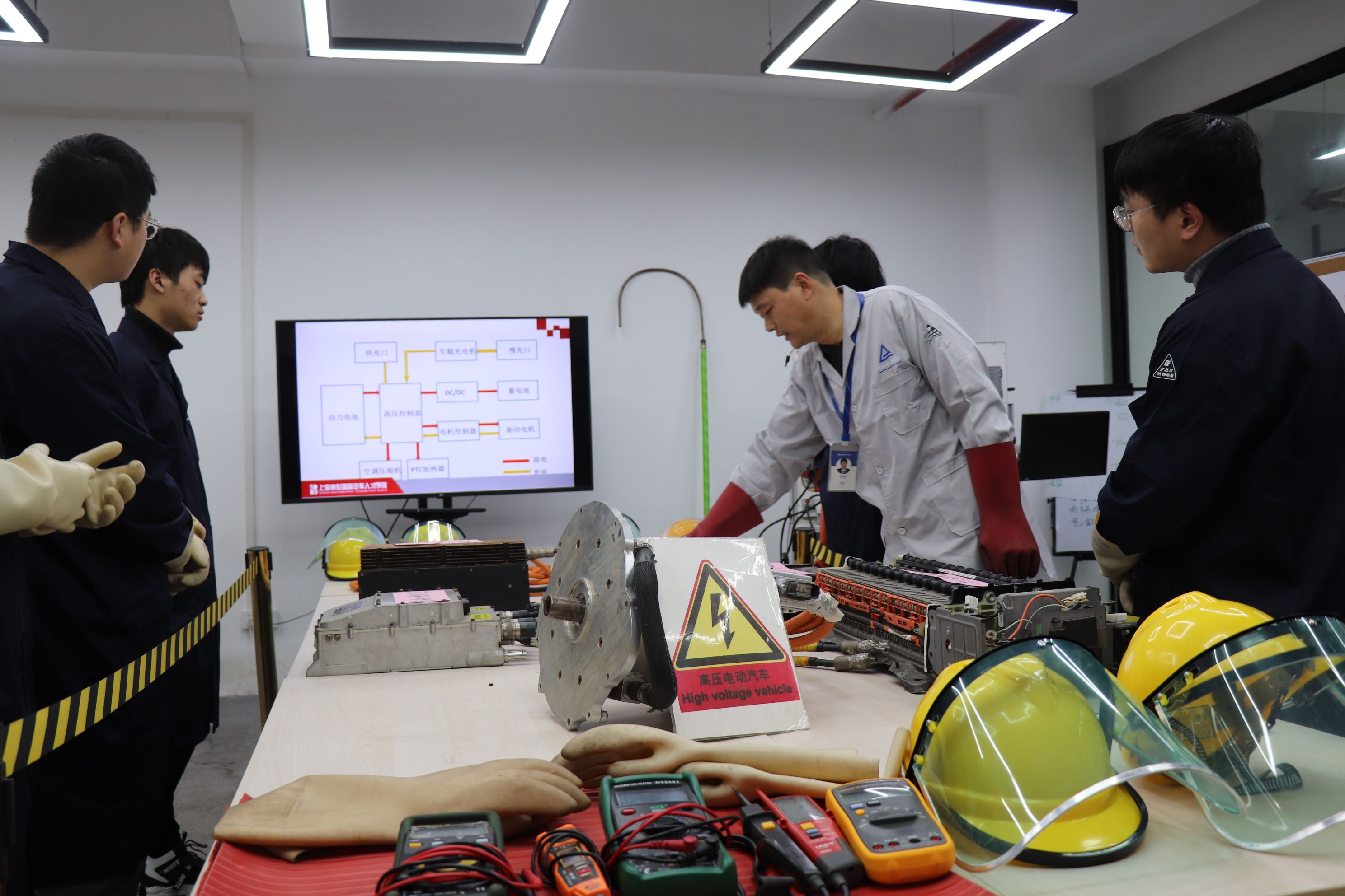 上海新能源汽车维修技术培训学校