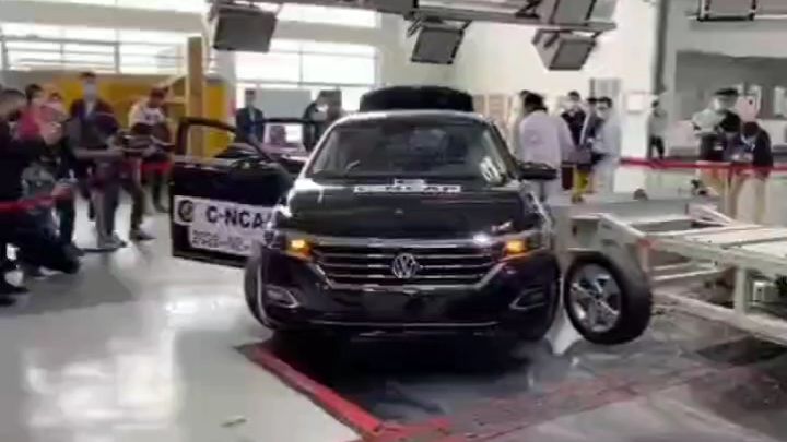 大众帕萨特碰撞测试,看看国产车的质量到底如何