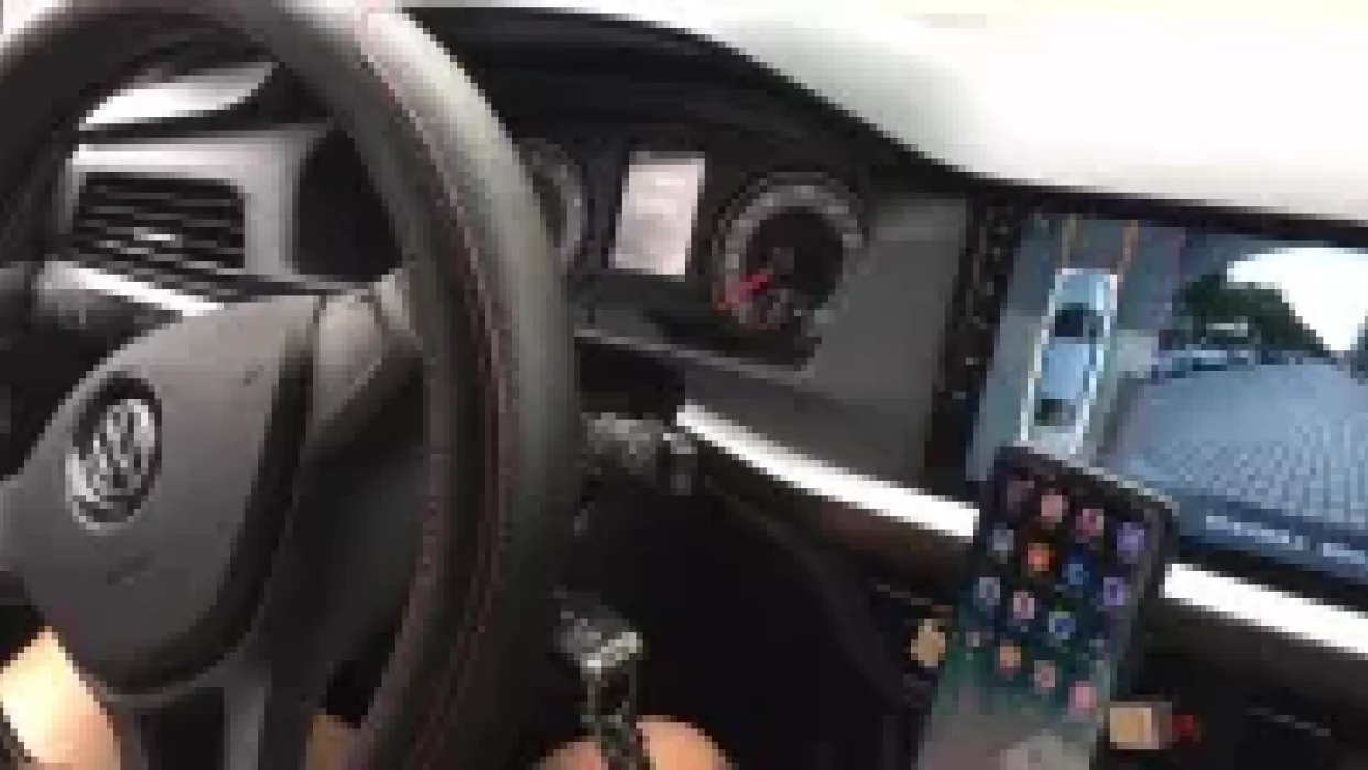 朋友新提大众朗逸说开起来有顿挫感,这现象正常吗