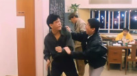 罪犯在警局里太嚣张,被关进小黑屋,进来个人把他痛打了一番