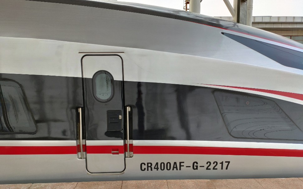 东北首批青岛四方动车组产品之一:CR400AF-G-2217长春西站出站