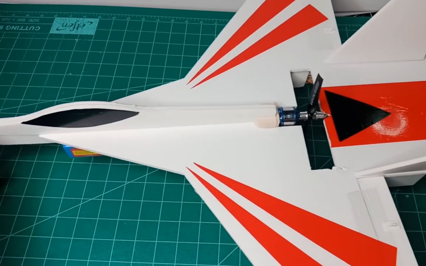 【遥控飞机】如何用泡沫板制作一架遥控飞机+制作图纸下载f22【飞机...