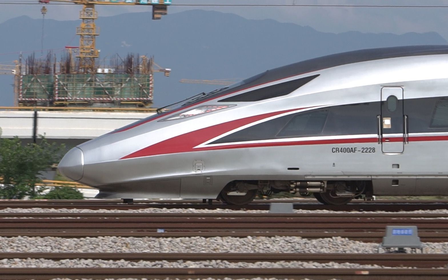 广铁新CR400AF担当G2739(南昌西-深圳北)进入赣州西站