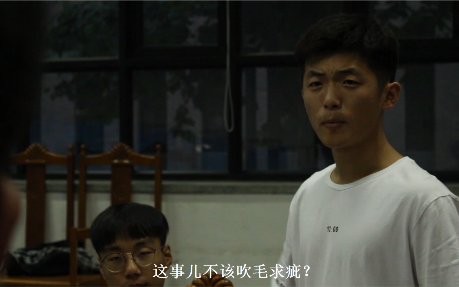 大学生仿拍电影片段十二公民,在设备灯光条件都不足的情况下,最终...
