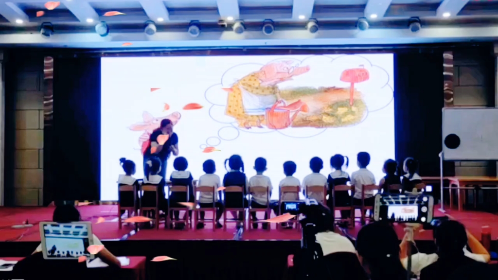 幼儿园2024最新获奖公开课中班语言《会飞的抱抱》课堂实录+教案家...
