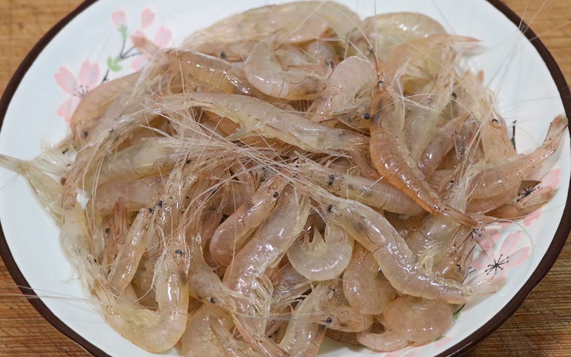 这才是水煮虾的正确做法，虾肉鲜嫩紧实，做法简单，原汁原味真香