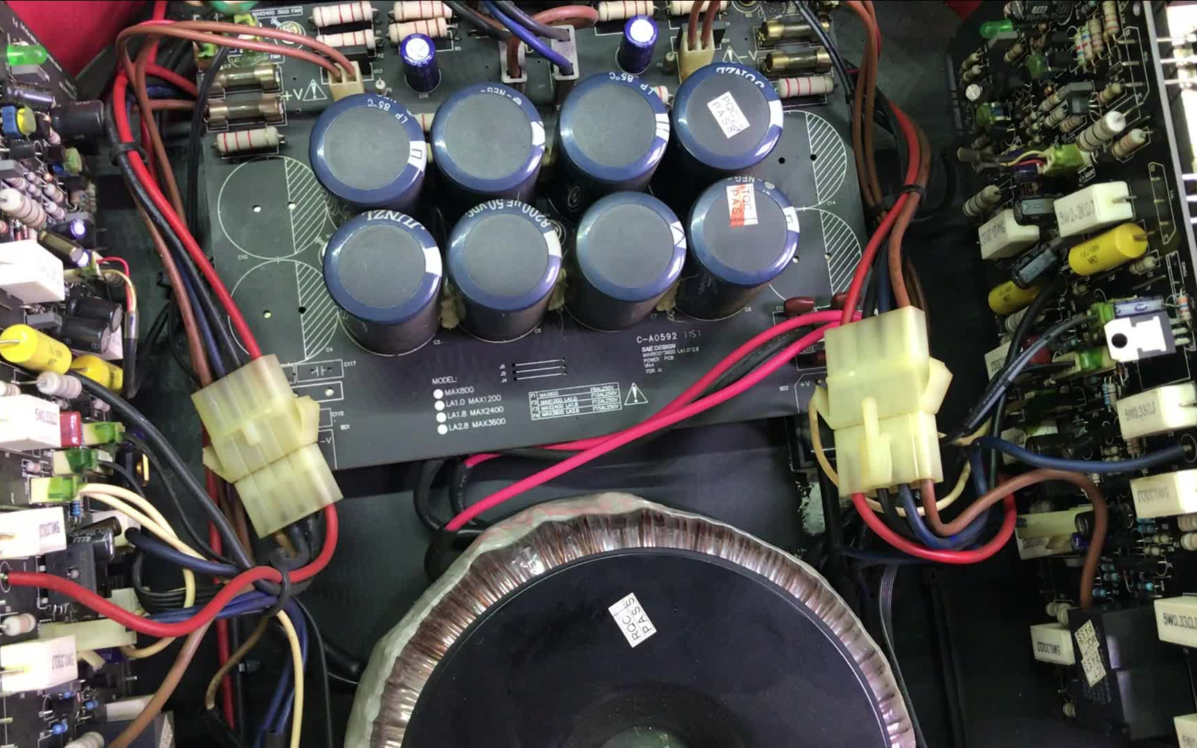 声准后级功放机,一边声道没有声音,看下维修过程
