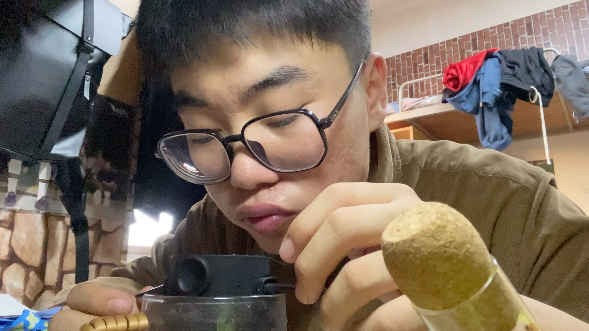 一个简单的 工具不齐全的 咖啡门外汉的冲泡视频 豆子是云南产的阿拉...