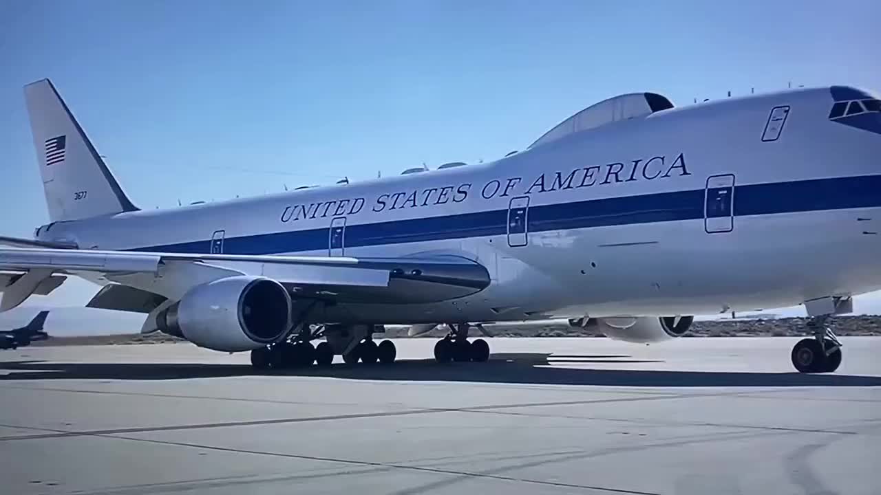 ߚ� 突发新闻:#美国空军E-4B ”#末日侦察机 ” ——其设计初衷是...