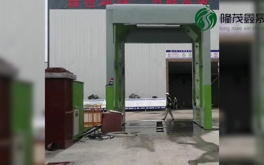 龙门式洗车台,工装式的标准件龙门框架结构,整体质量过硬,使用寿命长