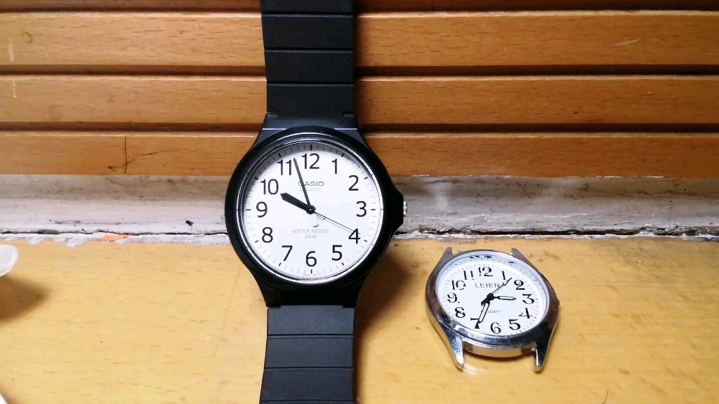 教大家如何调整机械表的秒针(>ω