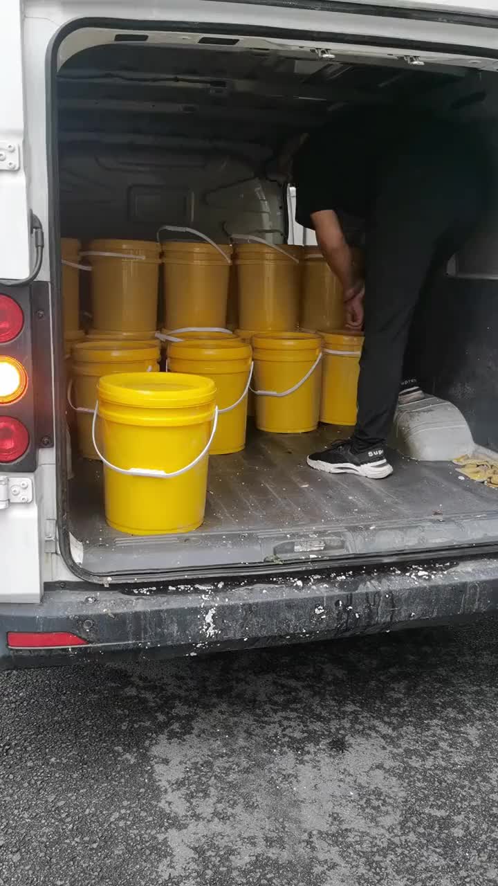 混凝土表面增强剂 施工工艺 轻微打磨混凝土表面,去除表面的浮浆和不...